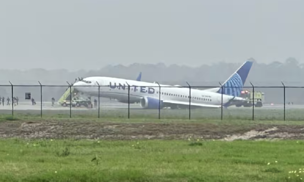 United Boeing 737 Max Suffers Gear Collapse While Landing In Houston